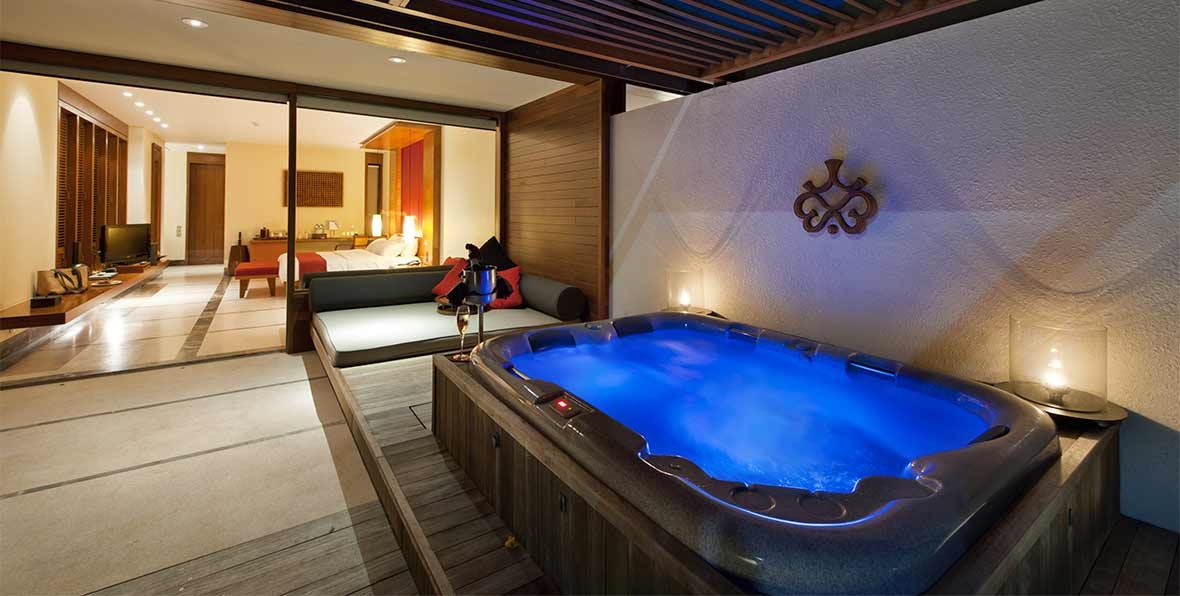 Jacuzzi Water Villa - Arenatours